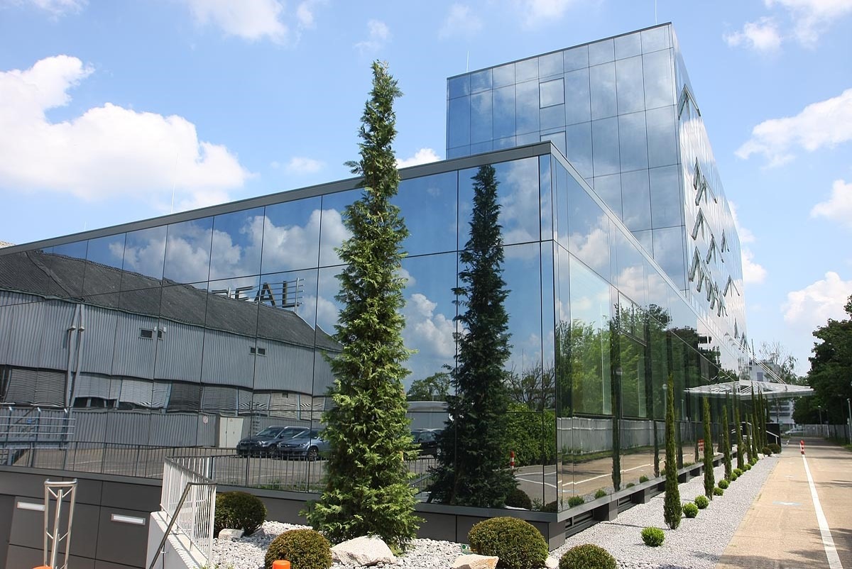 L'Oréal feiert 60 Jahre Produktion in der Hertzstraße in Karlsruhe | Presseportal